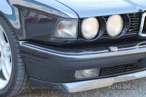 Black BMW 7 Series 1993 in Tallinn, with an engine capacity of 3.00 L and mileage of 444 thousand km for 10900 €, photo 14 on AUTOMOTO.COM.LV