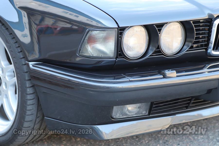 Black BMW 7 Series 1993 in Tallinn, with an engine capacity of 3.00 L and mileage of 444 thousand km for 10900 €, photo 14 on AUTOMOTO.COM.LV