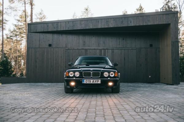 Black BMW 7 Series 1994 in Tallinn, with an engine capacity of 5.00 L and mileage of 217 thousand km for 13499 €, photo 3 on AUTOMOTO.COM.LV