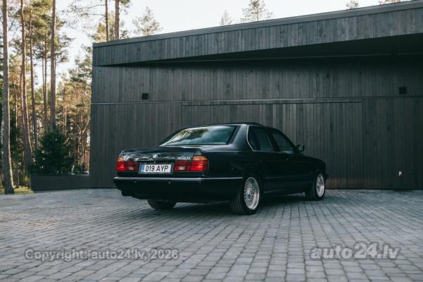 Black BMW 7 Series 1994 in Tallinn, with an engine capacity of 5.00 L and mileage of 217 thousand km for 13499 €, photo 4 on AUTOMOTO.COM.LV