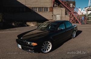 Melns BMW 7 Series 1995 Tallina, ar dzinēja tilpumu 4.00 L un nobraukumu 0 tūkst. km par 15500 €, foto  vietnē AUTOMOTO.COM.LV