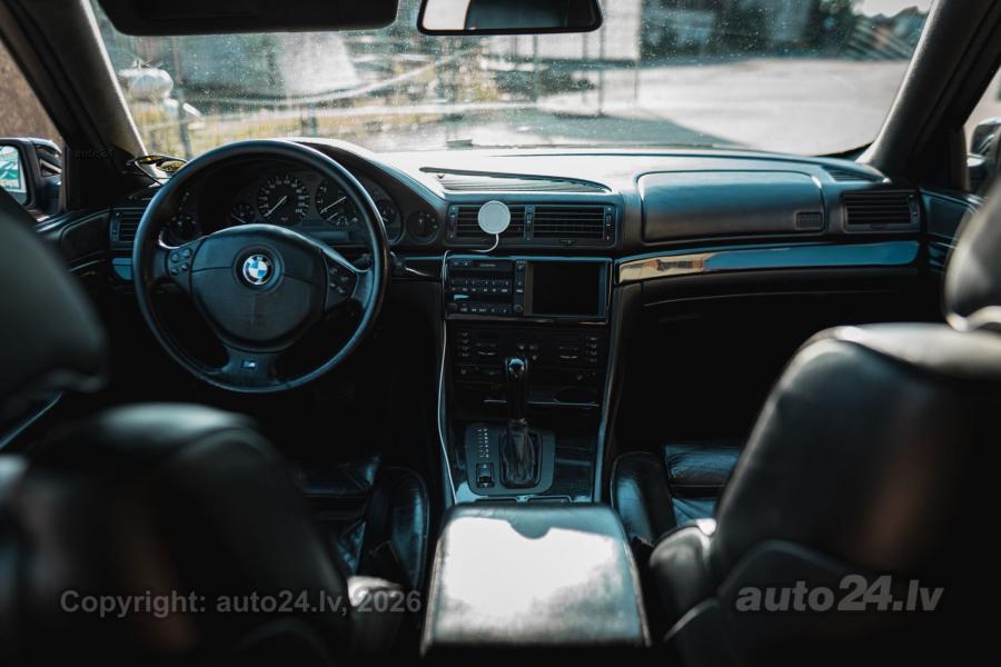 Melns BMW 7 Series 1995 Tallina, ar dzinēja tilpumu 4.00 L un nobraukumu 0 tūkst. km par 15500 €, foto 10 vietnē AUTOMOTO.COM.LV