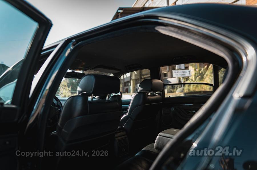 Melns BMW 7 Series 1995 Tallina, ar dzinēja tilpumu 4.00 L un nobraukumu 0 tūkst. km par 15500 €, foto 13 vietnē AUTOMOTO.COM.LV