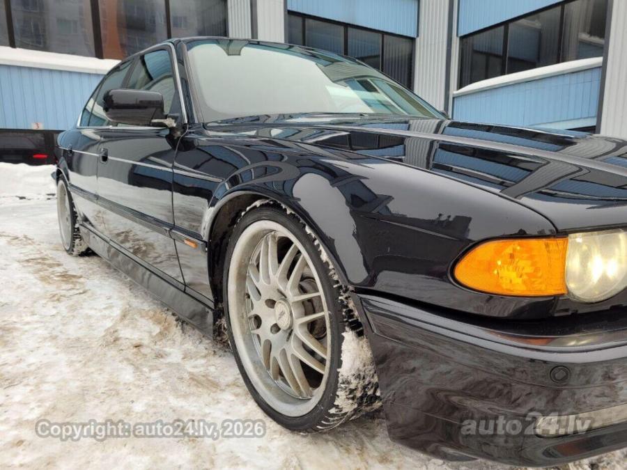 Melns BMW 7 Series 1998 Tallina, ar dzinēja tilpumu 4.40 L un nobraukumu 295 tūkst. km par 4599 €, foto 12 vietnē AUTOMOTO.COM.LV