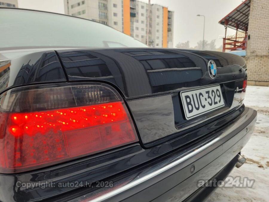 Melns BMW 7 Series 1998 Tallina, ar dzinēja tilpumu 4.40 L un nobraukumu 295 tūkst. km par 4599 €, foto 17 vietnē AUTOMOTO.COM.LV