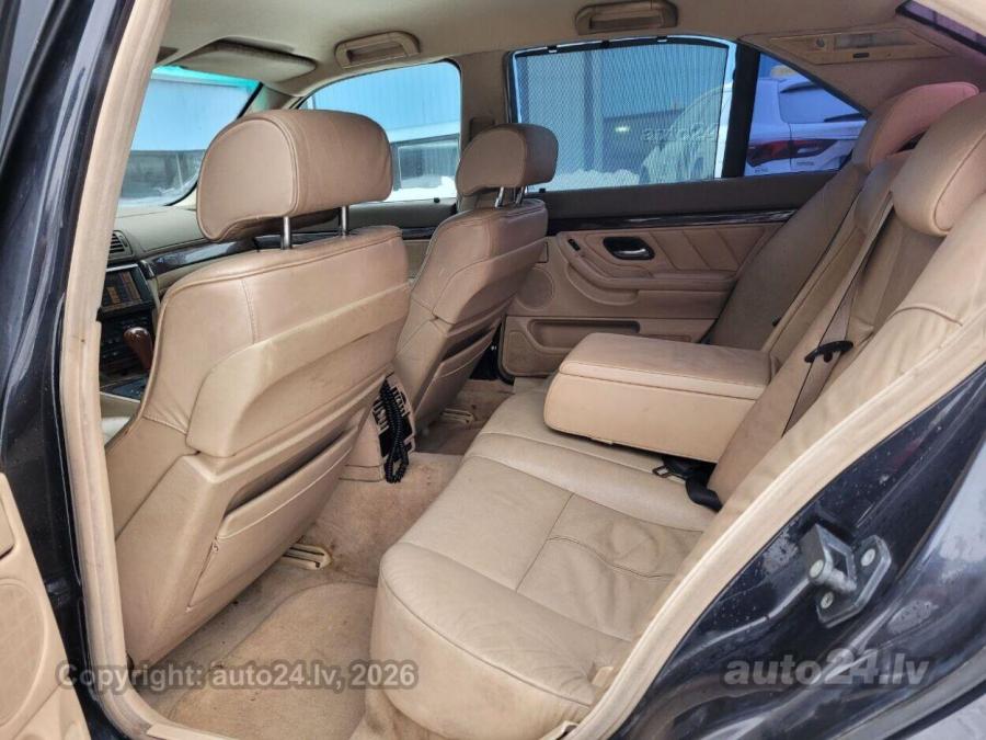 Melns BMW 7 Series 1998 Tallina, ar dzinēja tilpumu 4.40 L un nobraukumu 295 tūkst. km par 4599 €, foto 21 vietnē AUTOMOTO.COM.LV