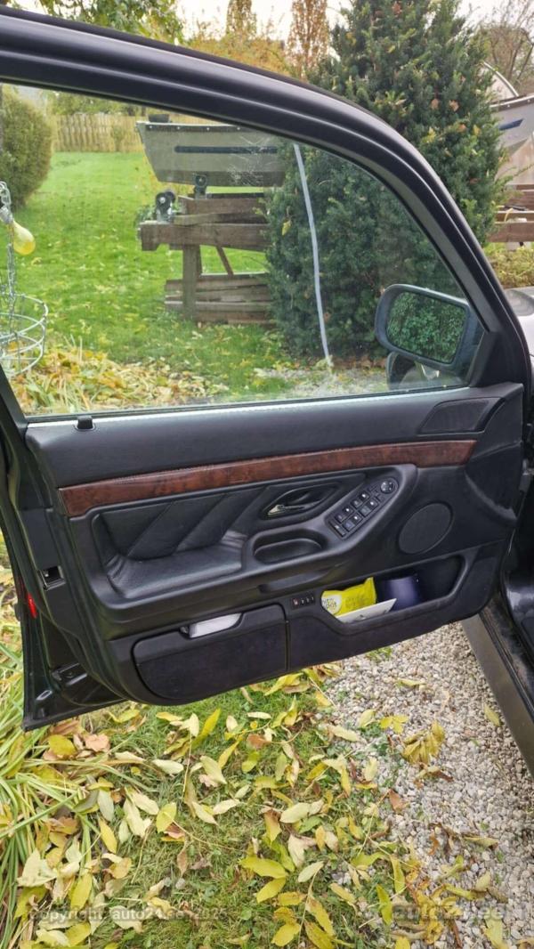 Melns BMW 7 Series 1999 Tallina, ar dzinēja tilpumu 3.50 L un nobraukumu 280 tūkst. km par 5500 €, foto 11 vietnē AUTOMOTO.COM.LV