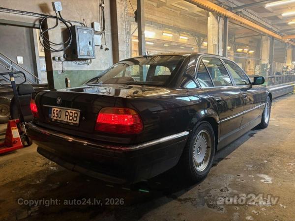 Black BMW 7 Series 2000 in Tallinn, with an engine capacity of 2.80 L and mileage of 227 thousand km for 9900 €, photo 4 on AUTOMOTO.COM.LV
