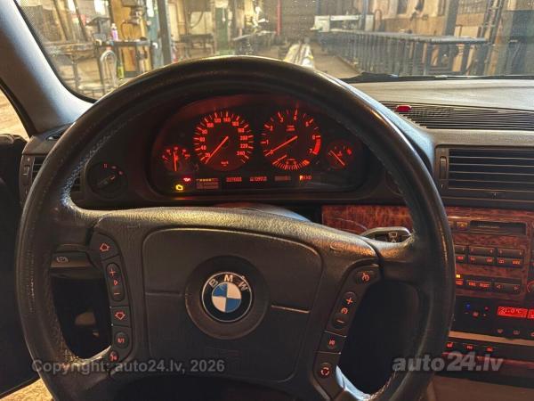 Melns BMW 7 Series 2000 Tallina, ar dzinēja tilpumu 2.80 L un nobraukumu 227 tūkst. km par 9900 €, foto 11 vietnē AUTOMOTO.COM.LV