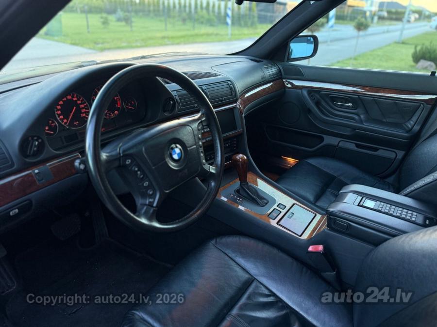 Melns BMW 7 Series 2000 Tartu, ar dzinēja tilpumu 2.80 L un nobraukumu 230 tūkst. km par 9999 €, foto 10 vietnē AUTOMOTO.COM.LV