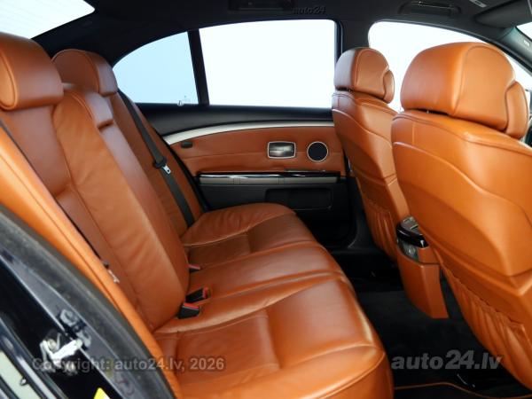 Black BMW 7 Series 2006 in Tallinn, with an engine capacity of 3.00 L and mileage of 369 thousand km for 2999 €, photo 6 on AUTOMOTO.COM.LV