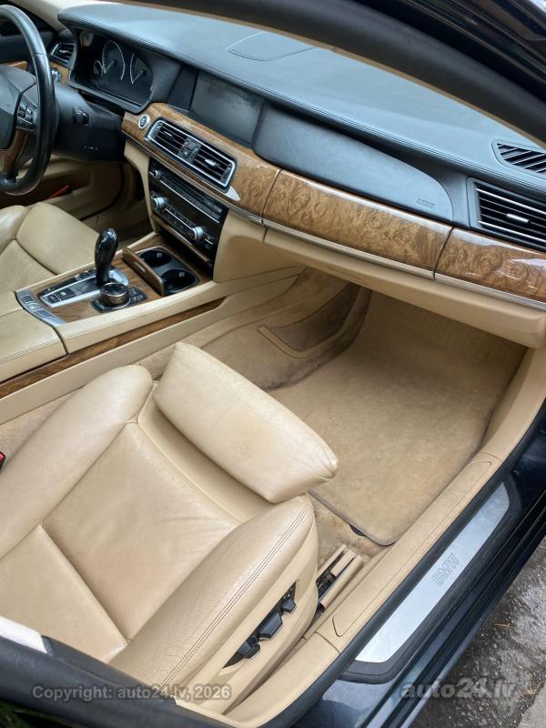 Melns BMW 7 Series 2008 Tallina, ar dzinēja tilpumu 3.00 L un nobraukumu 430 tūkst. km par 7950 €, foto 9 vietnē AUTOMOTO.COM.LV