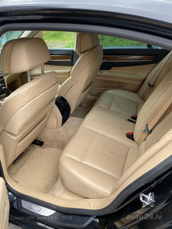 Melns BMW 7 Series 2008 Tallina, ar dzinēja tilpumu 3.00 L un nobraukumu 430 tūkst. km par 7950 €, foto 10 vietnē AUTOMOTO.COM.LV