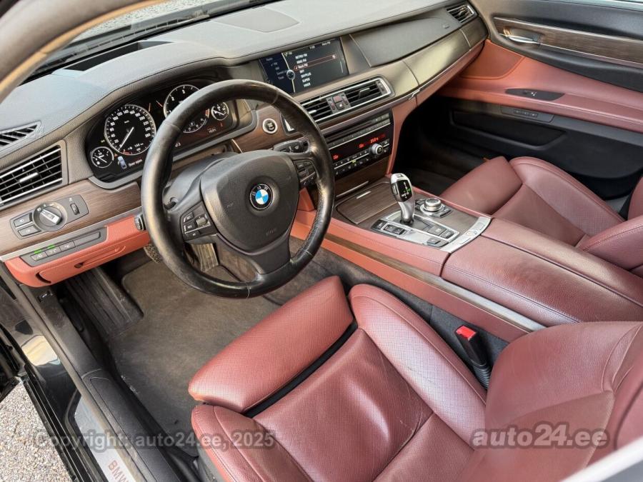 Melns BMW 7 Series 2009 Tartu, ar dzinēja tilpumu 3.00 L un nobraukumu 236 tūkst. km par 11999 €, foto 8 vietnē AUTOMOTO.COM.LV