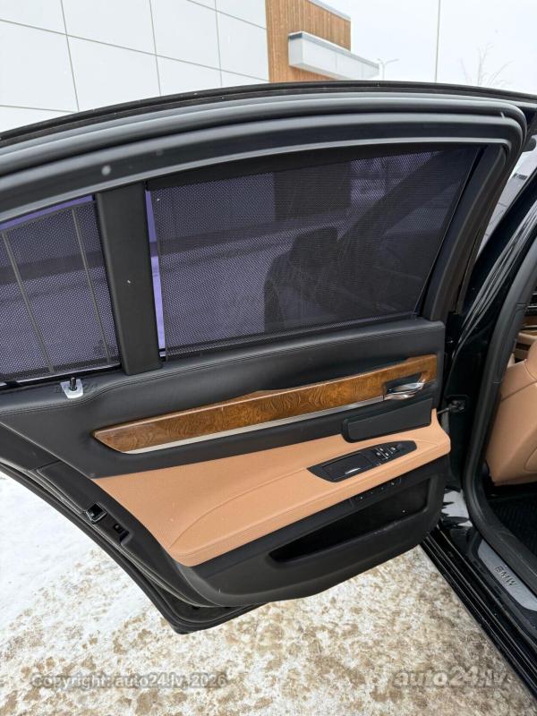 Melns BMW 7 Series 2009 Tartu, ar dzinēja tilpumu 4.40 L un nobraukumu 260 tūkst. km par 8500 €, foto 11 vietnē AUTOMOTO.COM.LV