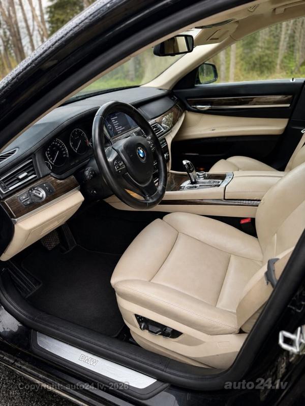 Melns BMW 7 Series 2009 Tallina, ar dzinēja tilpumu 3.00 L un nobraukumu 302 tūkst. km par 9000 €, foto 4 vietnē AUTOMOTO.COM.LV