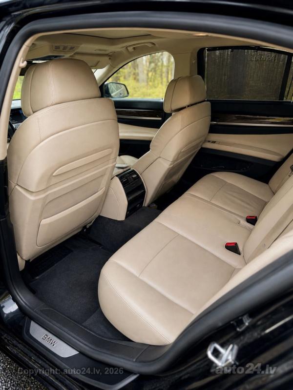 Melns BMW 7 Series 2009 Tallina, ar dzinēja tilpumu 3.00 L un nobraukumu 302 tūkst. km par 9000 €, foto 5 vietnē AUTOMOTO.COM.LV