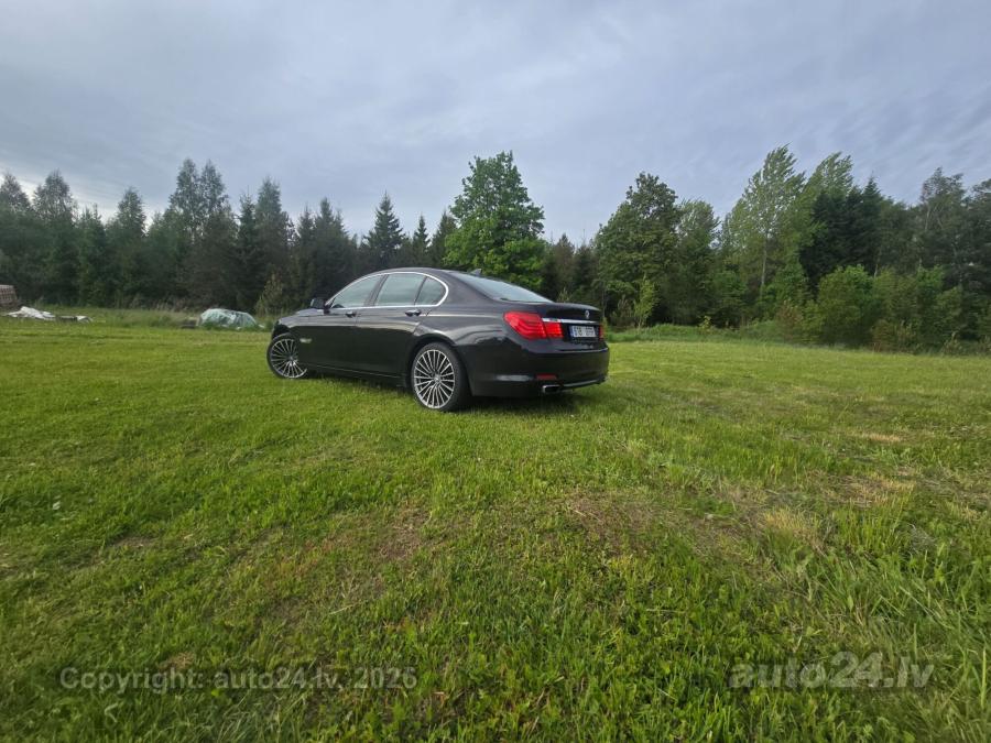 Black BMW 7 Series 2009 in Tallinn, with an engine capacity of 3.00 L and mileage of 0 thousand km for 10000 €, photo 5 on AUTOMOTO.COM.LV