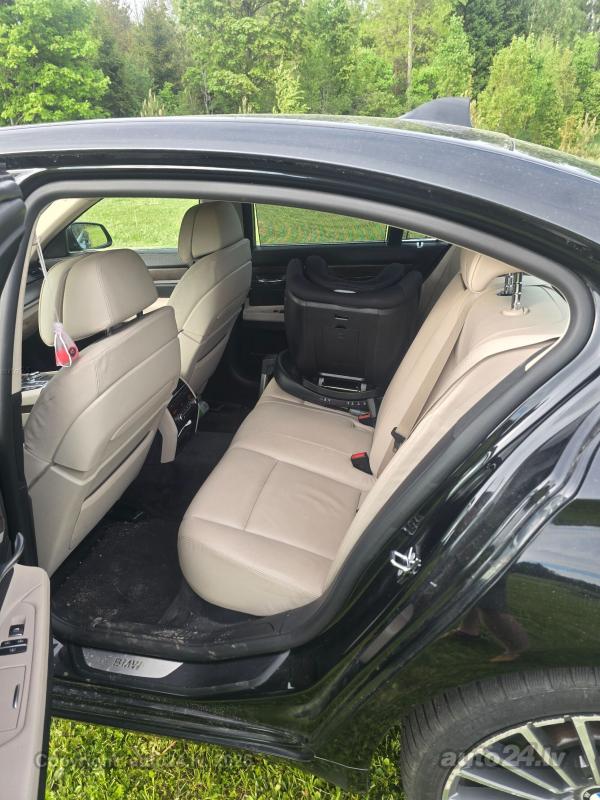 Melns BMW 7 Series 2009 Tallina, ar dzinēja tilpumu 3.00 L un nobraukumu 0 tūkst. km par 10000 €, foto 5 vietnē AUTOMOTO.COM.LV