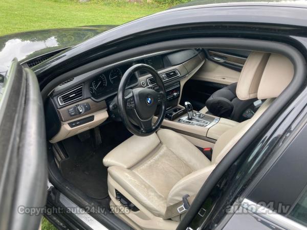 Melns BMW 7 Series 2009 Tallina, ar dzinēja tilpumu 3.00 L un nobraukumu 207 tūkst. km par 9500 €, foto 9 vietnē AUTOMOTO.COM.LV