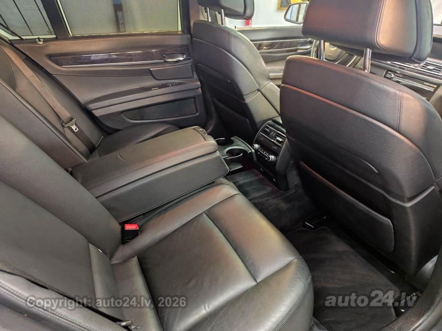 Melns BMW 7 Series 2009 Tallina, ar dzinēja tilpumu 3.00 L un nobraukumu 315 tūkst. km par 12000 €, foto 4 vietnē AUTOMOTO.COM.LV