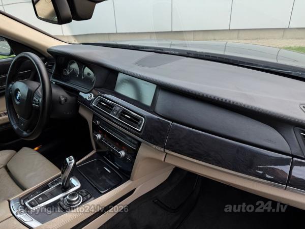 Melns BMW 7 Series 2009 Tartu, ar dzinēja tilpumu 3.00 L un nobraukumu 365 tūkst. km par 8200 €, foto 10 vietnē AUTOMOTO.COM.LV