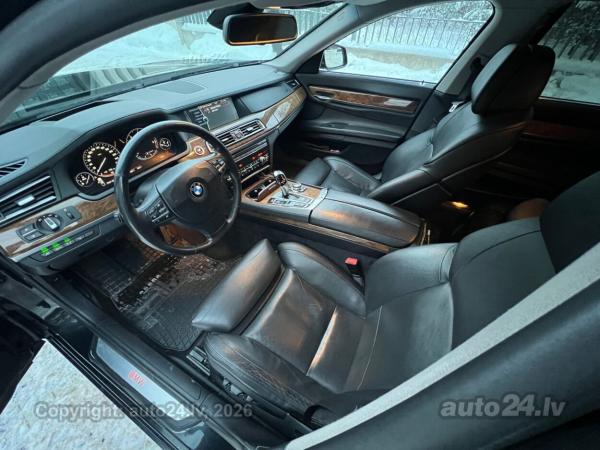 Melns BMW 7 Series 2010 Tallina, ar dzinēja tilpumu 3.00 L un nobraukumu 323 tūkst. km par 9000 €, foto 9 vietnē AUTOMOTO.COM.LV