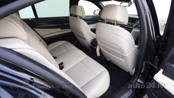 Melns BMW 7 Series 2010 Tallina, ar dzinēja tilpumu 3.00 L un nobraukumu 292 tūkst. km par 12500 €, foto 11 vietnē AUTOMOTO.COM.LV