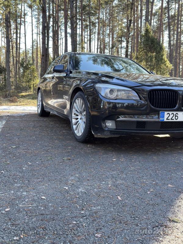Melns BMW 7 Series 2010 Tallina, ar dzinēja tilpumu 3.00 L un nobraukumu 476 tūkst. km par 7500 €, foto 1 vietnē AUTOMOTO.COM.LV