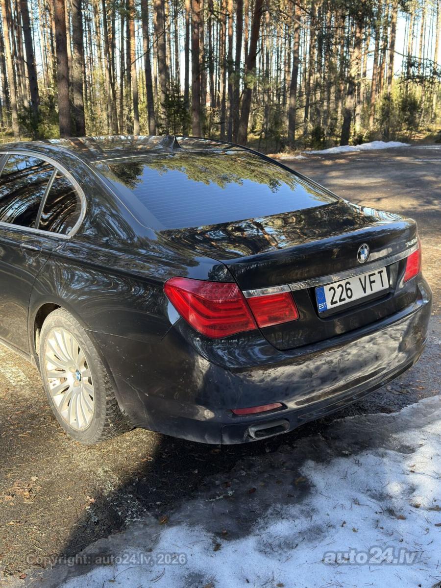 Black BMW 7 Series 2010 in Tallinn, with an engine capacity of 3.00 L and mileage of 476 thousand km for 7500 €, photo 6 on AUTOMOTO.COM.LV