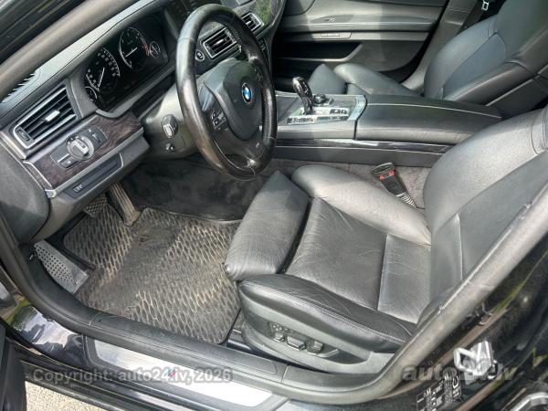 Melns BMW 7 Series 2010 Tallina, ar dzinēja tilpumu 3.00 L un nobraukumu 302 tūkst. km par 8200 €, foto 7 vietnē AUTOMOTO.COM.LV