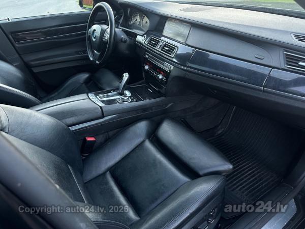 Melns BMW 7 Series 2010 Tallina, ar dzinēja tilpumu 3.00 L un nobraukumu 381 tūkst. km par 7990 €, foto 8 vietnē AUTOMOTO.COM.LV
