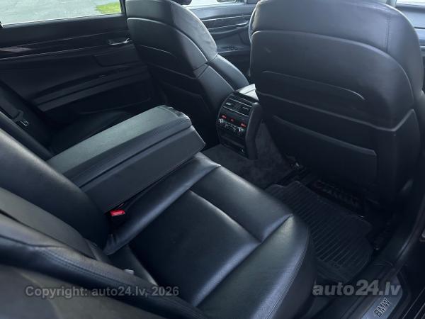 Melns BMW 7 Series 2010 Tallina, ar dzinēja tilpumu 3.00 L un nobraukumu 381 tūkst. km par 7990 €, foto 10 vietnē AUTOMOTO.COM.LV