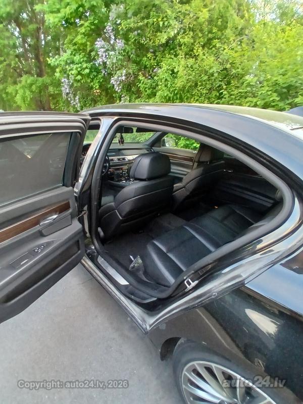 Melns BMW 7 Series 2010 Tallina, ar dzinēja tilpumu 3.00 L un nobraukumu 0 tūkst. km par 6000 €, foto 3 vietnē AUTOMOTO.COM.LV