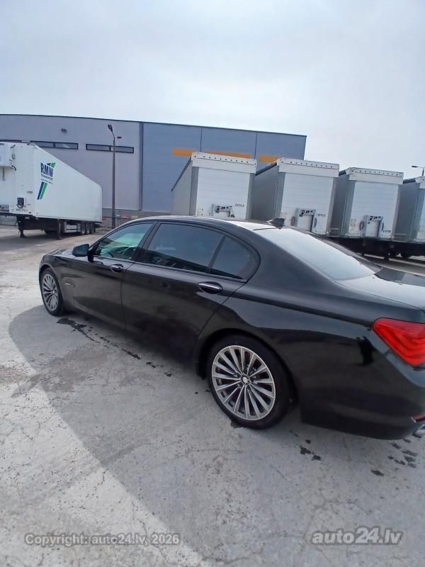 Melns BMW 7 Series 2010 Tallina, ar dzinēja tilpumu 3.00 L un nobraukumu 0 tūkst. km par 6000 €, foto 5 vietnē AUTOMOTO.COM.LV