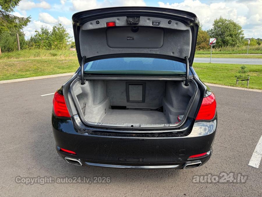 Black BMW 7 Series 2010 in Tallinn, with an engine capacity of 3.00 L and mileage of 351 thousand km for 10900 €, photo 6 on AUTOMOTO.COM.LV