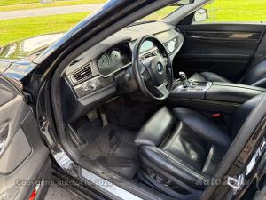 Black BMW 7 Series 2010 in Tallinn, with an engine capacity of 3.00 L and mileage of 351 thousand km for 10900 €, photo 9 on AUTOMOTO.COM.LV
