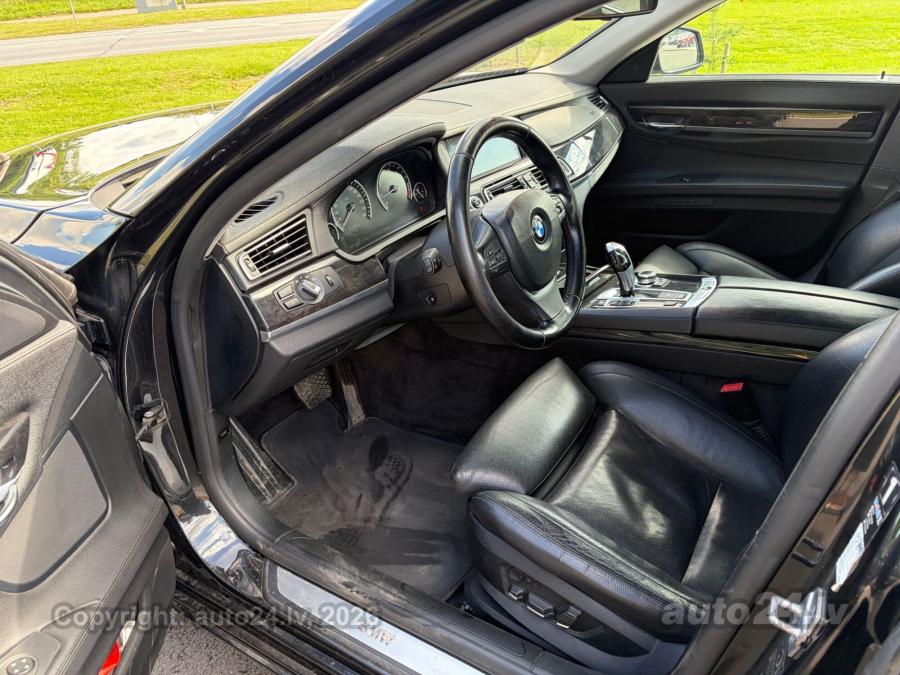 Black BMW 7 Series 2010 in Tallinn, with an engine capacity of 3.00 L and mileage of 351 thousand km for 10900 €, photo 9 on AUTOMOTO.COM.LV