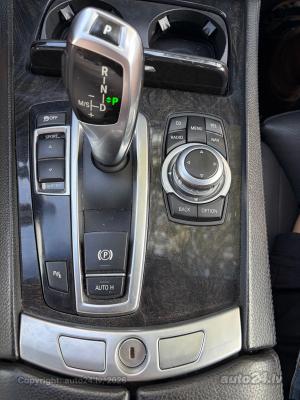 Black BMW 7 Series 2010 in Tallinn, with an engine capacity of 3.00 L and mileage of 351 thousand km for 10900 €, photo 10 on AUTOMOTO.COM.LV