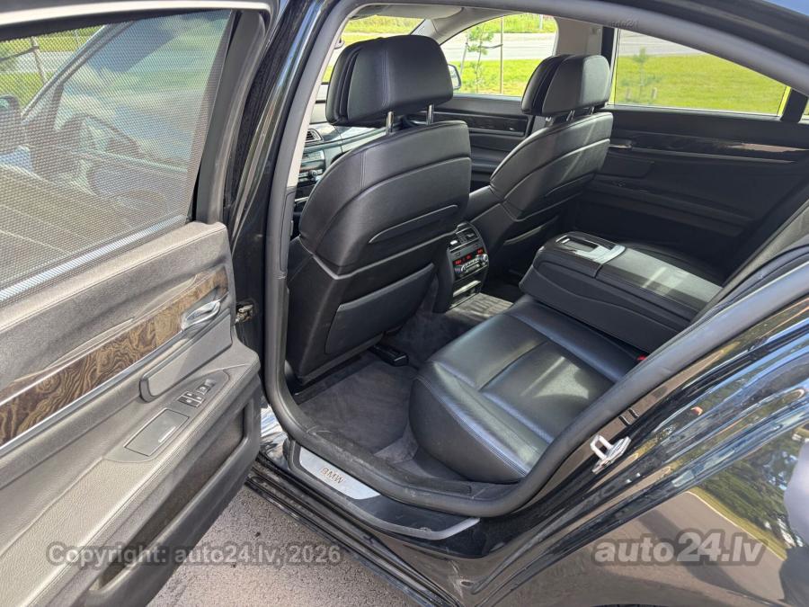 Black BMW 7 Series 2010 in Tallinn, with an engine capacity of 3.00 L and mileage of 351 thousand km for 10900 €, photo 11 on AUTOMOTO.COM.LV
