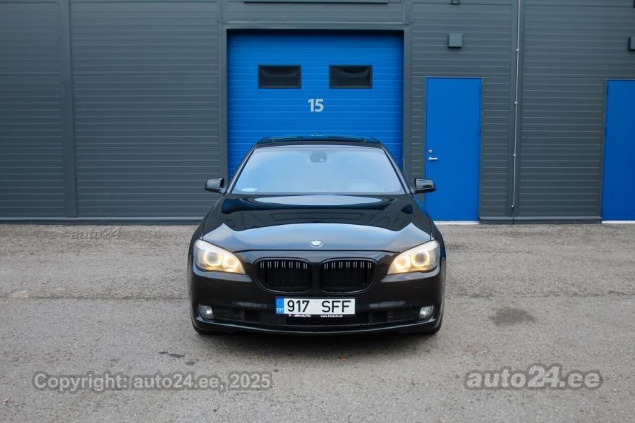 Black BMW 7 Series 2011 in Tallinn, with an engine capacity of 3.00 L and mileage of 310 thousand km for 14999 €, photo 2 on AUTOMOTO.COM.LV