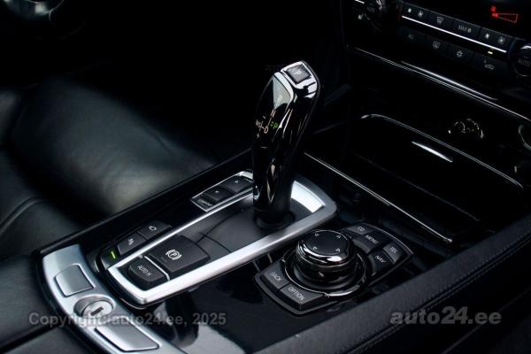 Melns BMW 7 Series 2011 Tallina, ar dzinēja tilpumu 3.00 L un nobraukumu 310 tūkst. km par 14999 €, foto 11 vietnē AUTOMOTO.COM.LV