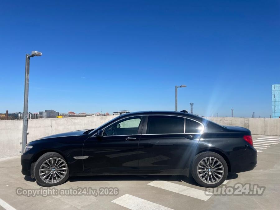 Melns BMW 7 Series 2011 Tallina, ar dzinēja tilpumu 4.40 L un nobraukumu 10 tūkst. km par 16700 €, foto 3 vietnē AUTOMOTO.COM.LV