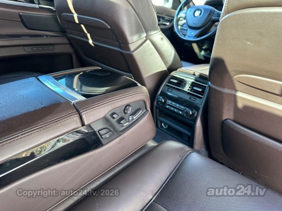 Melns BMW 7 Series 2011 Tallina, ar dzinēja tilpumu 4.40 L un nobraukumu 0 tūkst. km par 11500 €, foto 4 vietnē AUTOMOTO.COM.LV