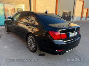 Black BMW 7 Series 2011 in Kuressaare, with an engine capacity of 3.00 L and mileage of 317 thousand km for 12999 €, photo 3 on AUTOMOTO.COM.LV