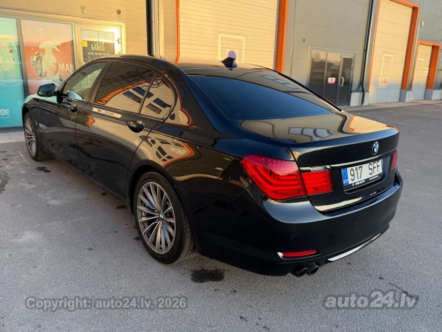Black BMW 7 Series 2011 in Kuressaare, with an engine capacity of 3.00 L and mileage of 317 thousand km for 12999 €, photo 3 on AUTOMOTO.COM.LV