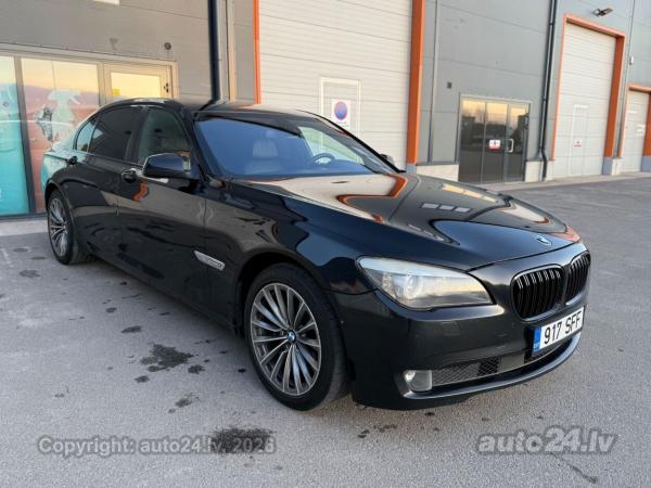 Melns BMW 7 Series 2011 Kuresāre, ar dzinēja tilpumu 3.00 L un nobraukumu 317 tūkst. km par 12999 €, foto 4 vietnē AUTOMOTO.COM.LV