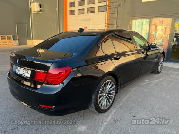 Melns BMW 7 Series 2011 Kuresāre, ar dzinēja tilpumu 3.00 L un nobraukumu 317 tūkst. km par 12999 €, foto 5 vietnē AUTOMOTO.COM.LV