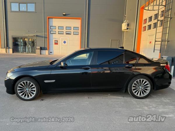 Melns BMW 7 Series 2011 Kuresāre, ar dzinēja tilpumu 3.00 L un nobraukumu 317 tūkst. km par 12999 €, foto 6 vietnē AUTOMOTO.COM.LV