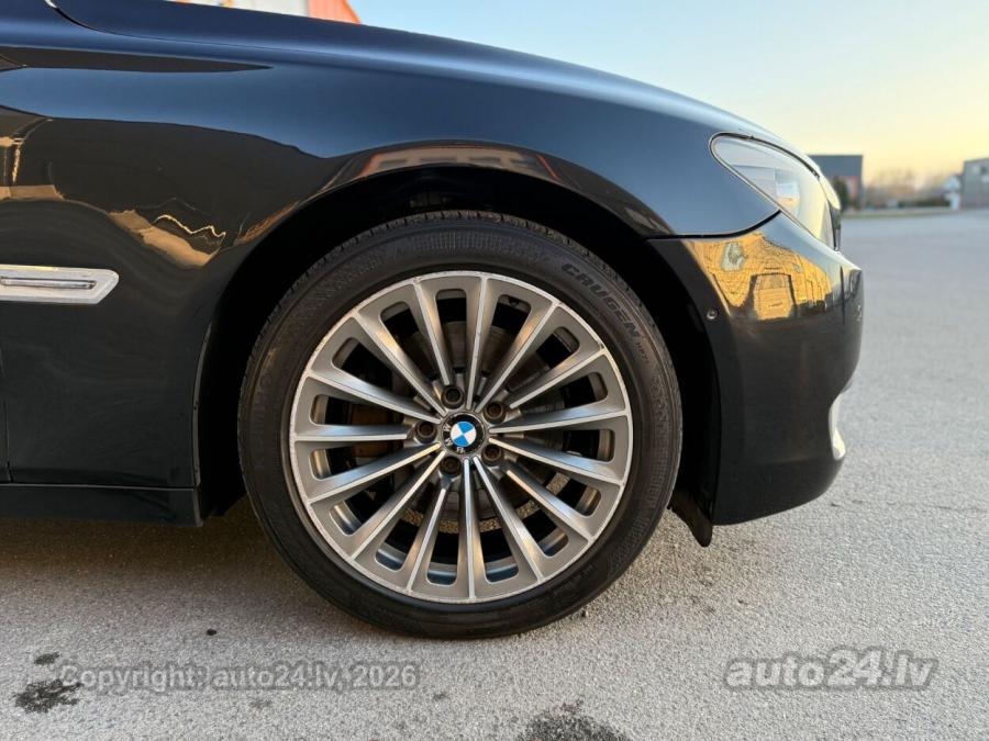 Black BMW 7 Series 2011 in Kuressaare, with an engine capacity of 3.00 L and mileage of 317 thousand km for 12999 €, photo 8 on AUTOMOTO.COM.LV